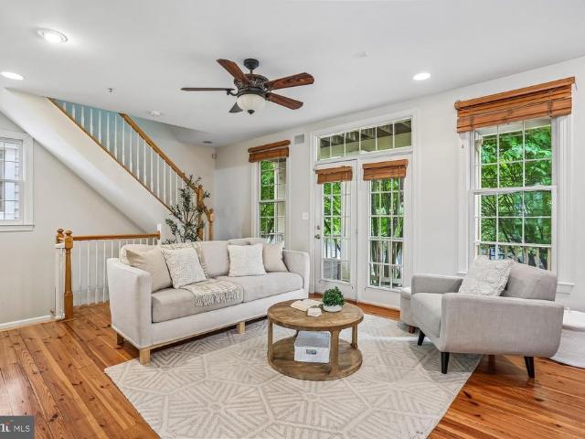 246 Hart Mews