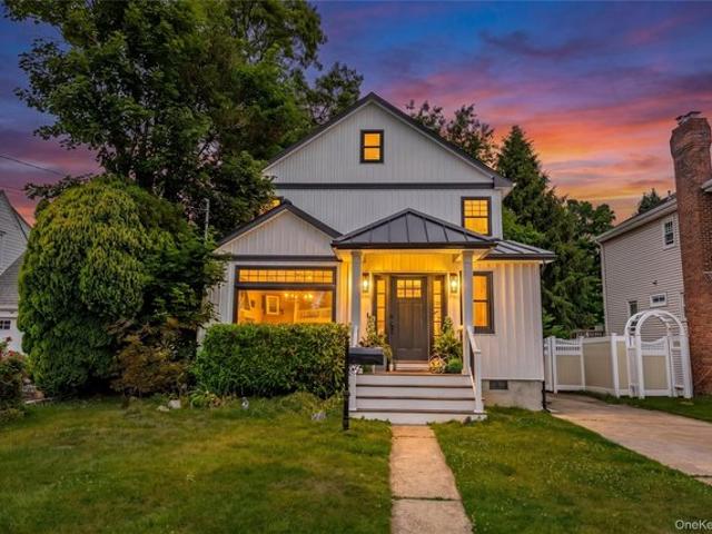 246 Oak St, Bellmore, NY 11710