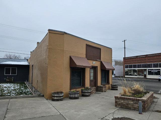 246 M & 116 3rd Main Street