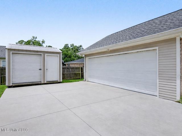 246 Pine Driveway