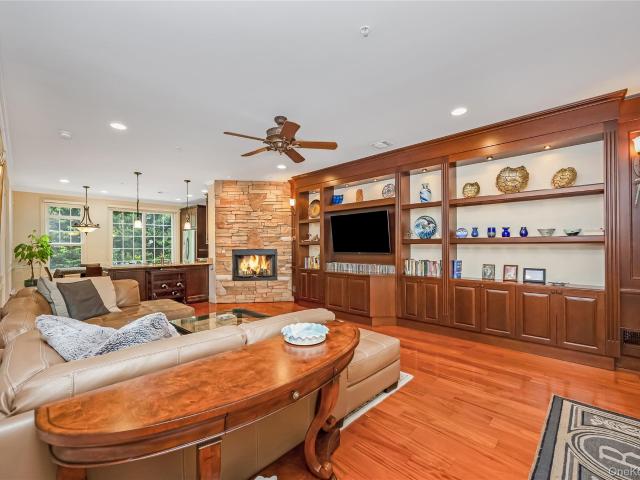 246 Roosevelt Way 11103