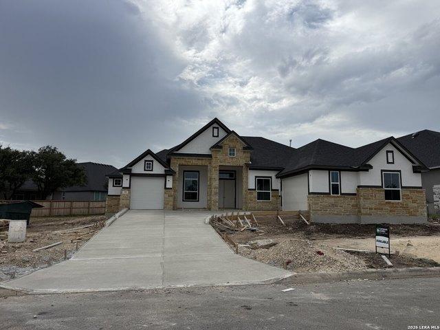 246 Raven Rd, Castroville, TX 78009
