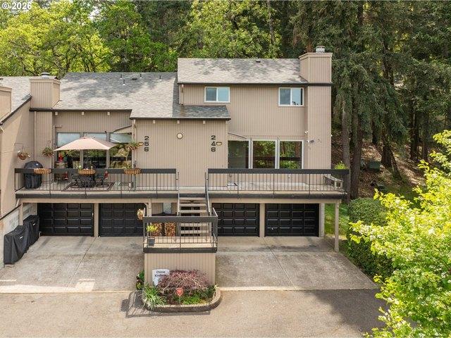 246 Woodridge Dr, Eugene, OR 97405
