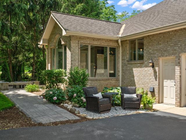 246 White Thorne Lane