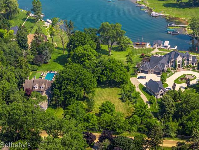 2475 n lake angelus road