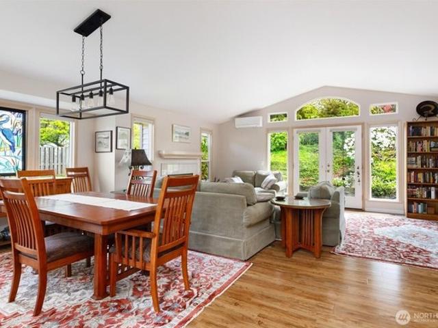 2475 SW Talon Loop, Oak Harbor, WA 98277