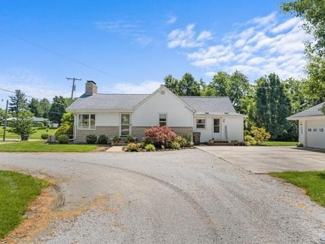 2476 E Washington Rd, Casey, IL 62420