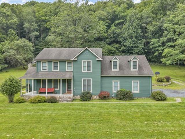 2476 James River and Kanawha Tpke, Rainelle, WV 25962