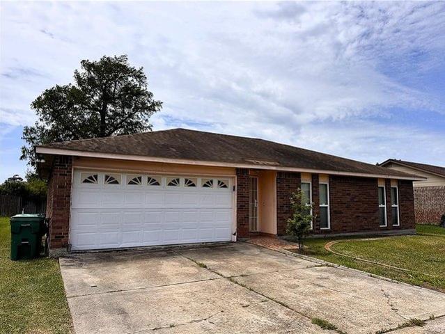 2476 Paige Janette Dr, Harvey, LA 70058