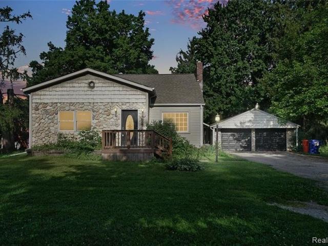 2476 Vandekarr Rd, Caledonia, MI 48867