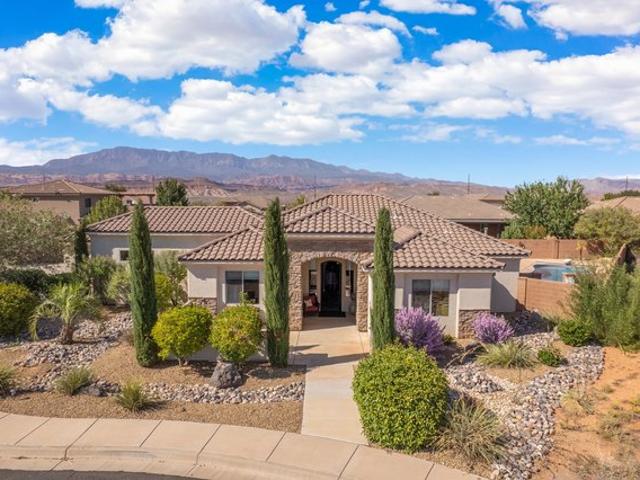 2477 S 4240 West Cir, Hurricane, UT 84737