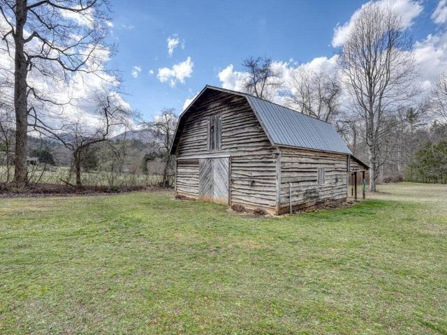 2478 Hi River Rd, Hiawassee, GA