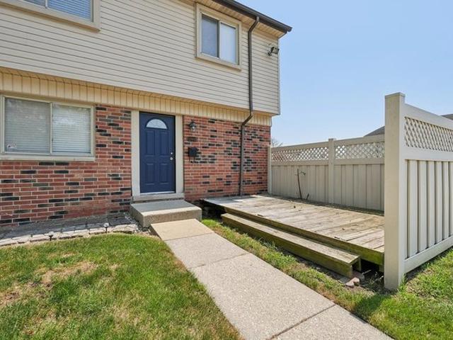 24795 Mayfair St, Flat Rock, MI 48134