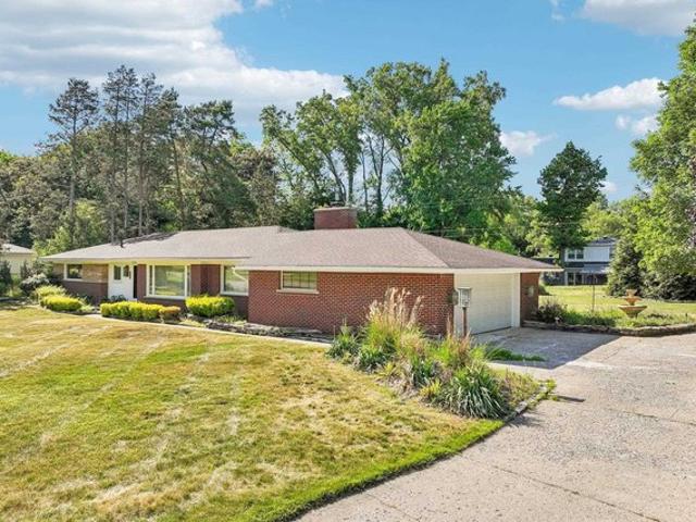 24700 N Cromwell Dr, Franklin, MI 48025