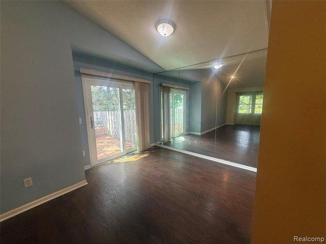 24706 Bashian Dr, Novi, MI 48375