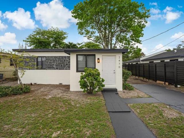 2470 NW 44th St, Miami, FL 33142