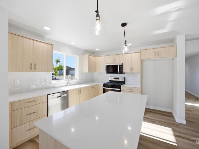 2470 W Clegane Ct