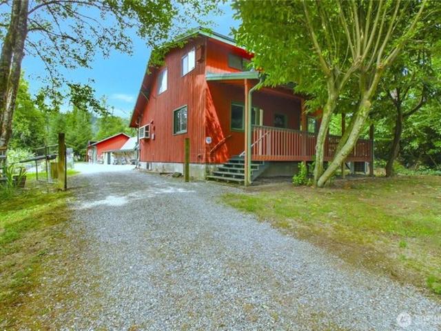 24713 State Route 530 NE, Arlington, WA 98223