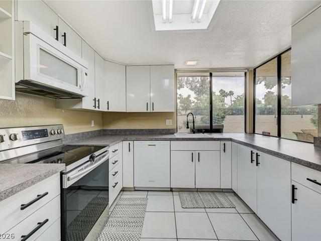 2471 Palmera Dr, Las Vegas, NV 89121