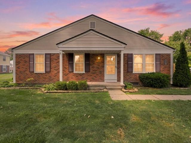 24729 Meadow Creek Dr, Harrison Township, MI 48045