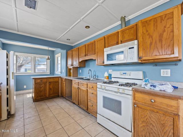 2472 Cedar Island Road