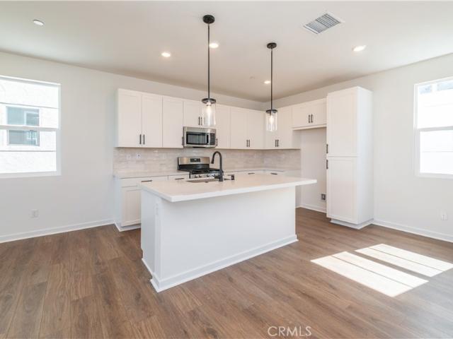2472 E Stanley Paseo