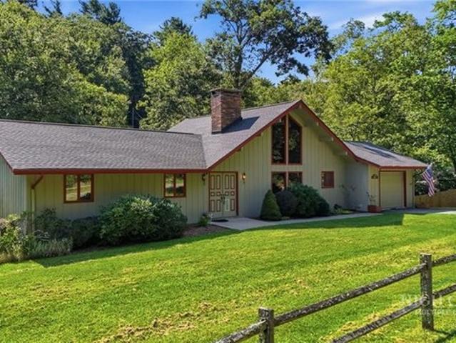 2472 Flat Top Rd, Blowing Rock, NC 28605