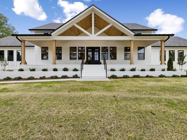 2472 Taylor Rd, Columbia, TN 38401