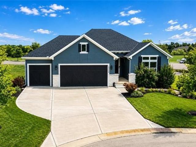 24736 W 112th St, Olathe, KS 66061