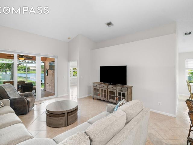 2473 S Coral Trace Cir, Delray Beach, FL