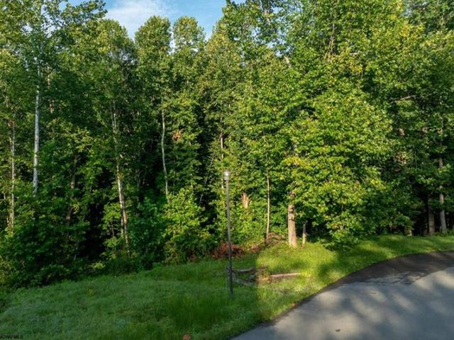 247 Coventry Dr, Bridgeport, WV 26330
