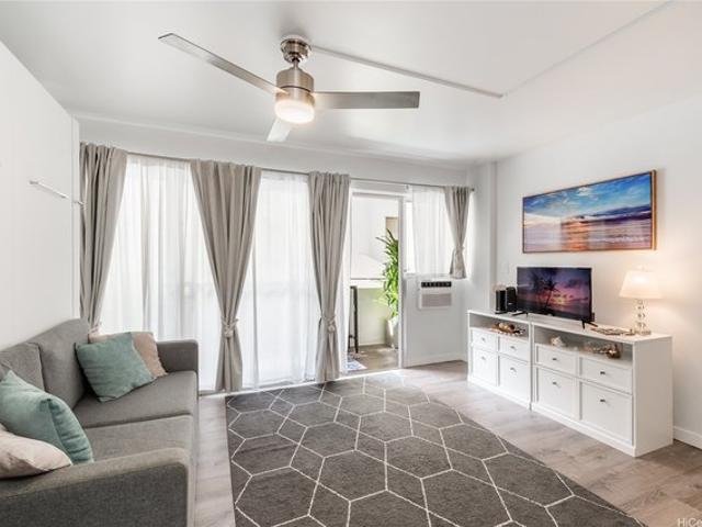 247 Beach Walk Apt 303, Honolulu, HI 96815