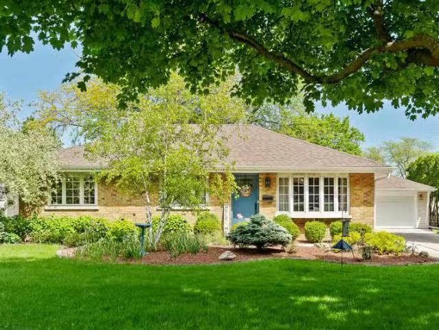 247 E SCHICK RD, BLOOMINGDALE, IL 60108 Single Family Residenc.