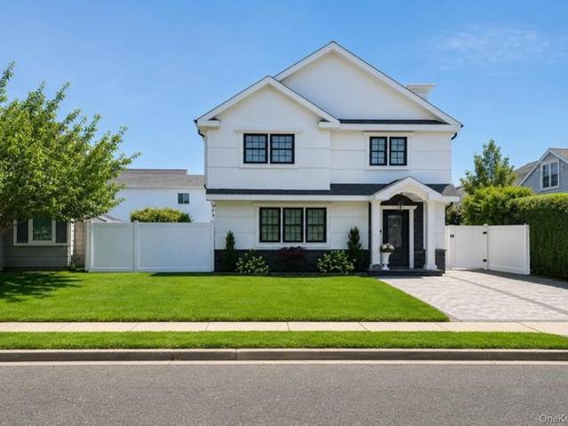 247 Forest Ave, Massapequa, NY 11758