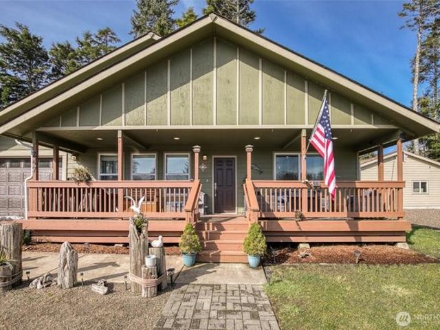 247 Fisher Ave NE, Ocean Shores, WA 98569