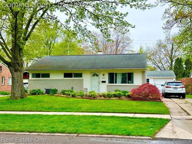 247 Kenyon Dr, Troy, MI 48083