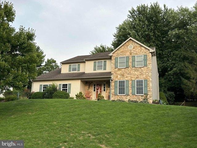 247 Hillcrest Ln, Elizabethtown, PA 17022