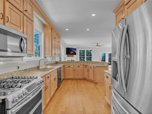 247 Hunts Neck RD