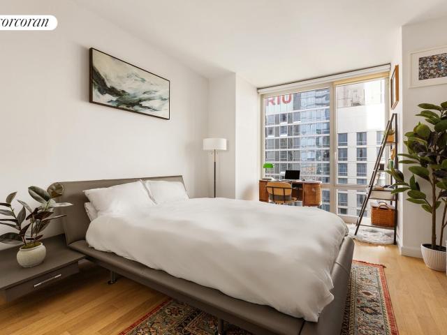 247 W 46TH Street 2501