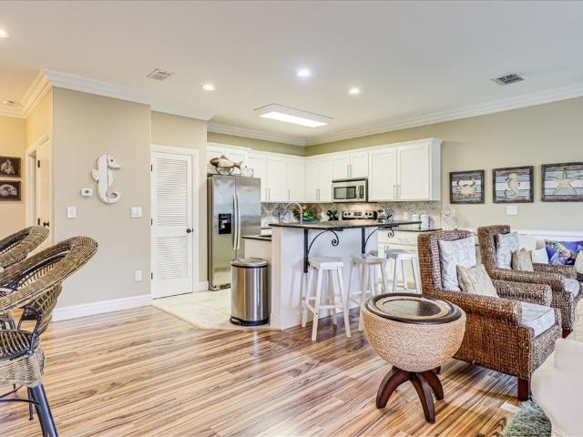 247 W Roberts Ave 5