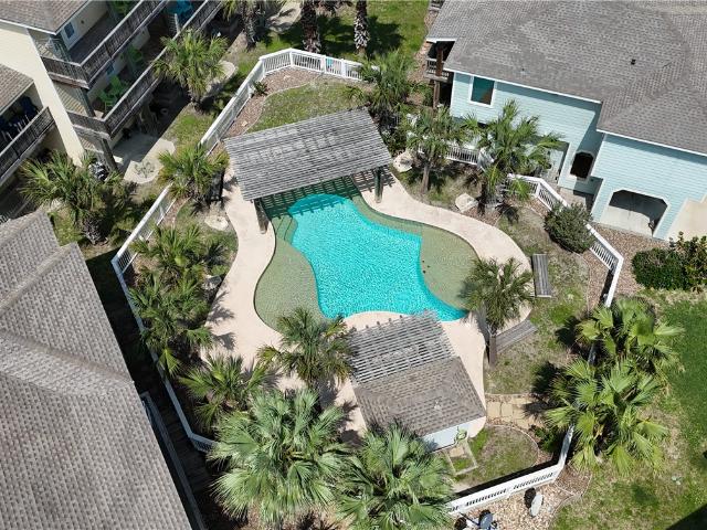 247 W Roberts Avenue 5