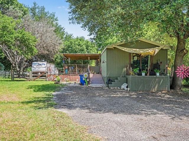 247 Woodcreek Cir, McQueeney, TX 78123