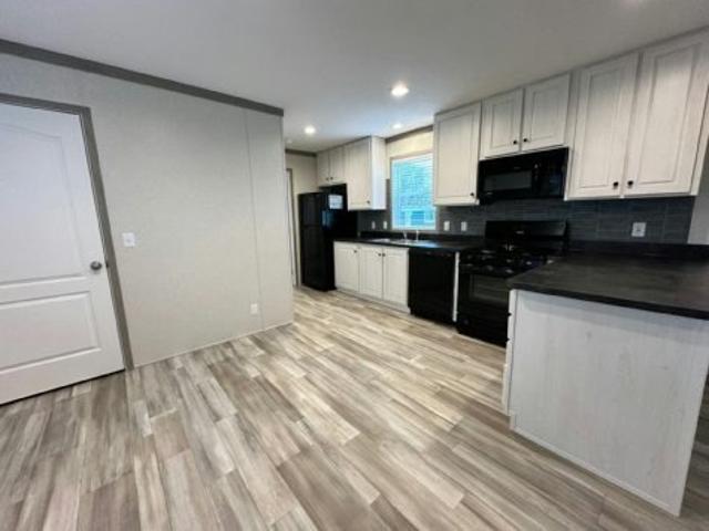 2484 Maple Dr Unit 133, Kawkawlin, MI 48631