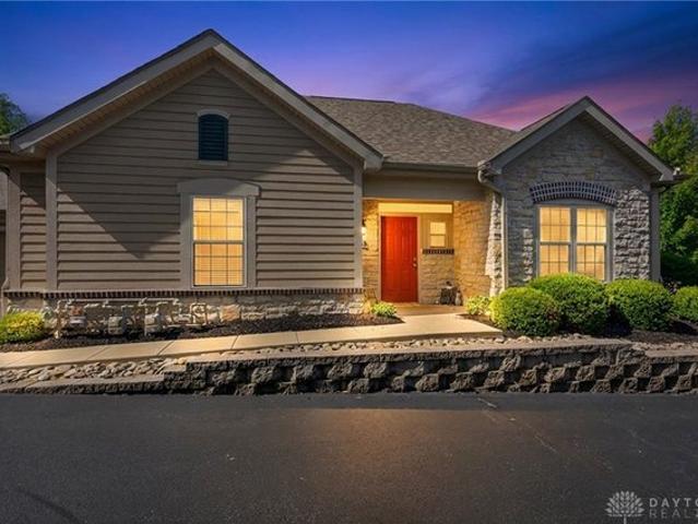 2484 Locust Hill Blvd, Beavercreek, OH 45431