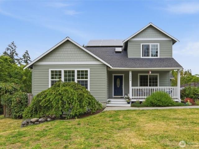 2484 Soundview Dr NE, Bainbridge Island, WA 98110