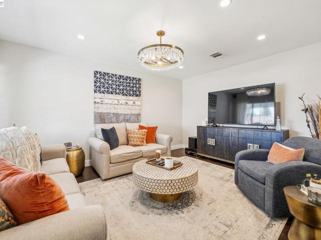 2485 Medallion Dr