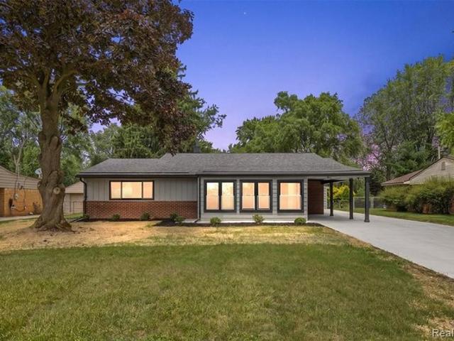 2486 Lafay Dr, West Bloomfield Township, MI 48324