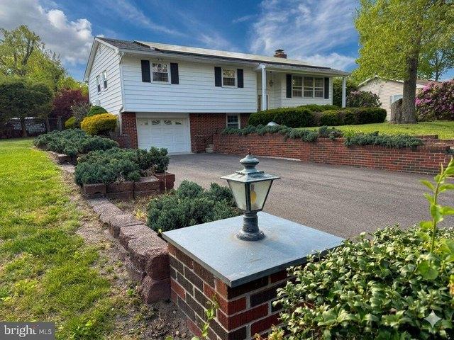 2488 Brookhaven Dr, Vineland, NJ 08361