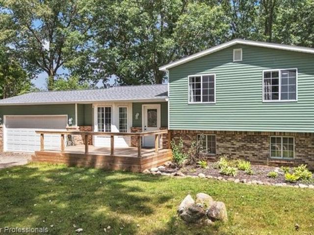 2488 Springfield Dr, Oregon, MI 48446
