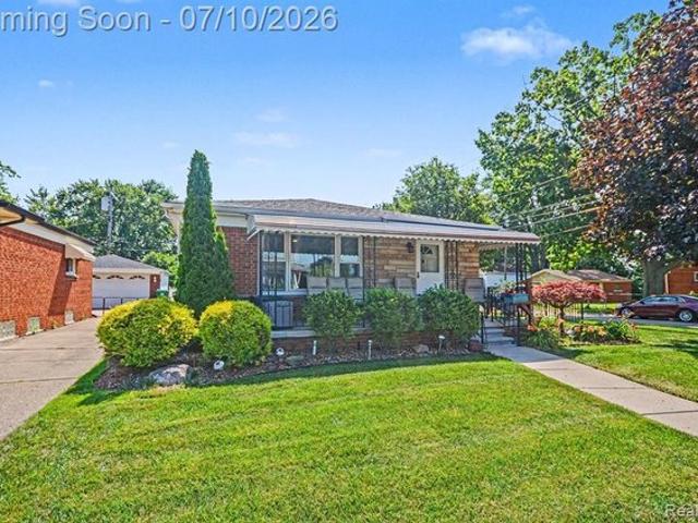 24804 Rosalind Ave, Eastpointe, MI 48021